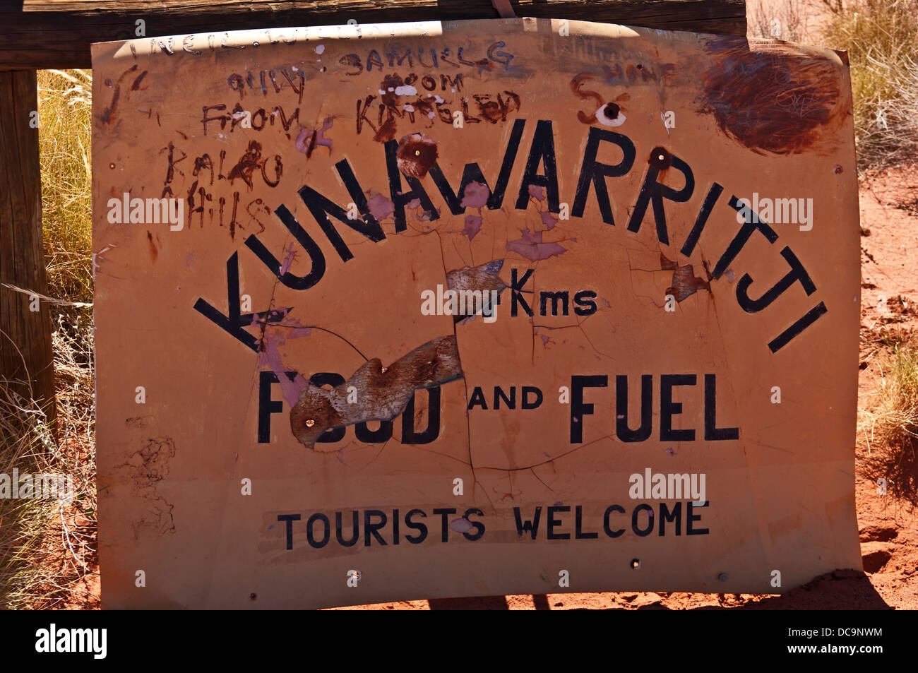 KUNAWARRITJI SETTLEMENT SIGN, WELL 33, CANNING STOCK ROUTE, WESTERN ...