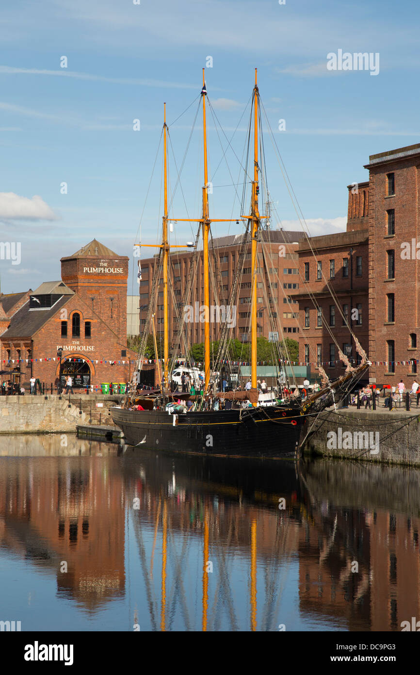 Liverpool Waterfront - Pump House and sailing ship Stock Photo - Alamy