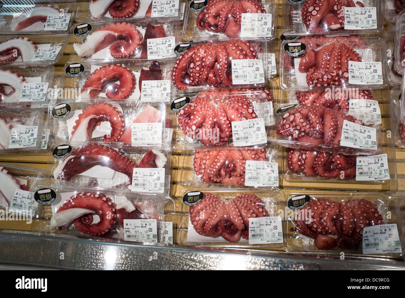 Supermarket sushi hi-res stock photography and images - Alamy