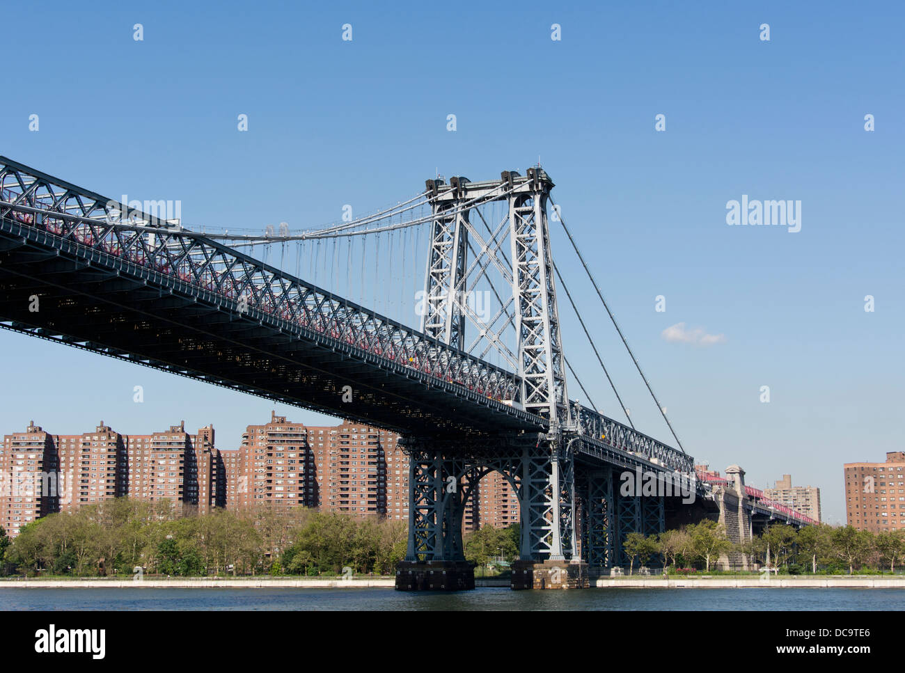 Williamsburg bridge leading into Manhattan viewed from East River. New ...