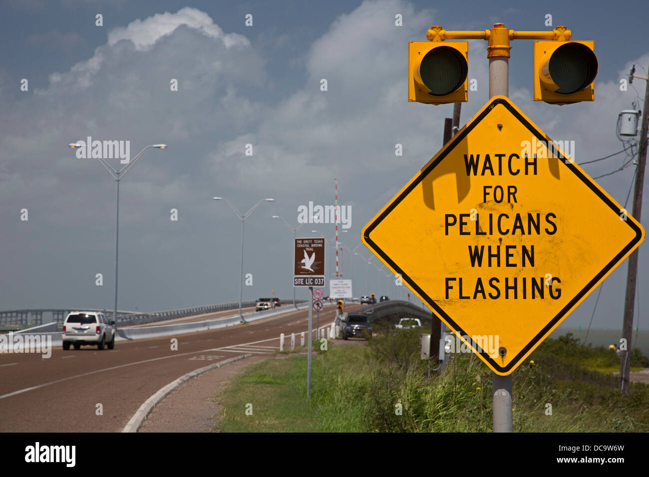 Pelican crossing sign hi-res stock photography and images - Alamy