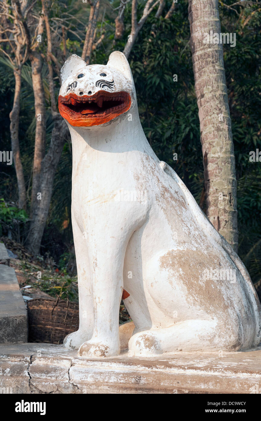 Plaster lion hi-res stock photography and images - Alamy