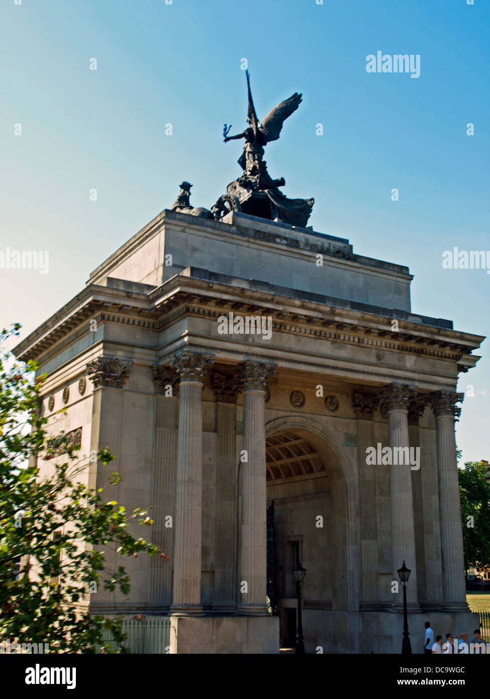 View of Wellington Arch, located to the south of Hyde Park in central ...
