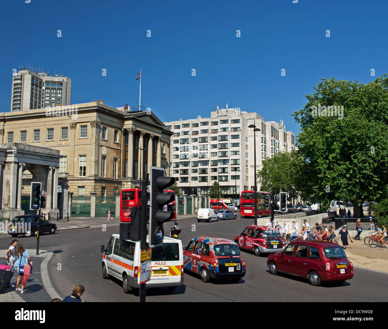 Hyde park corner roundabout hi-res stock photography and images - Alamy