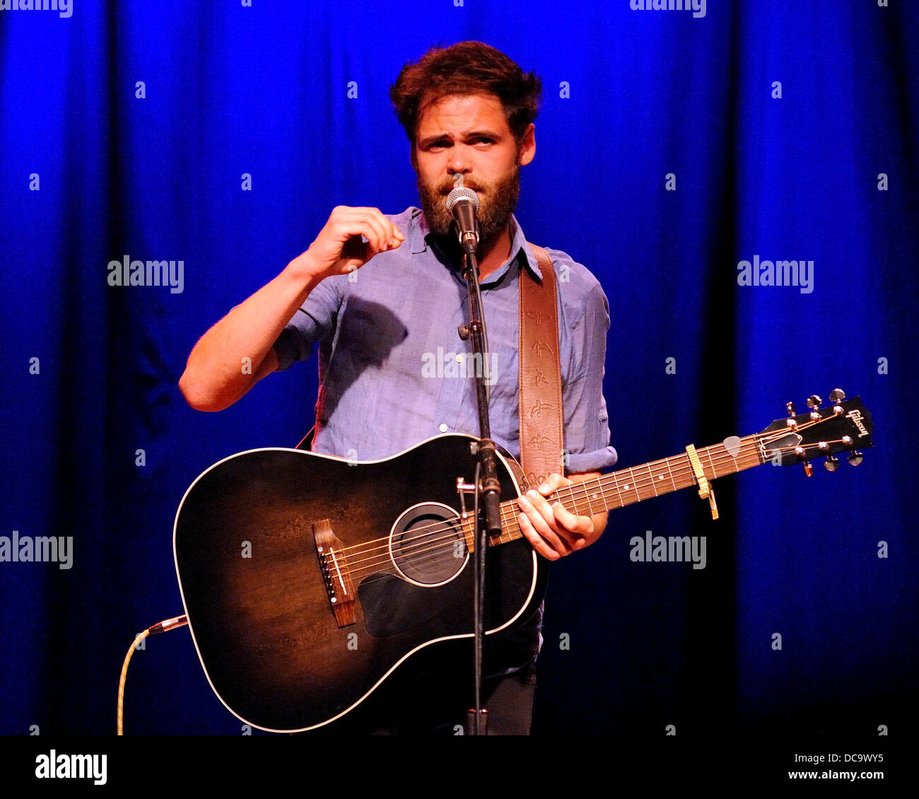 Sold out concert hi-res stock photography and images - Alamy