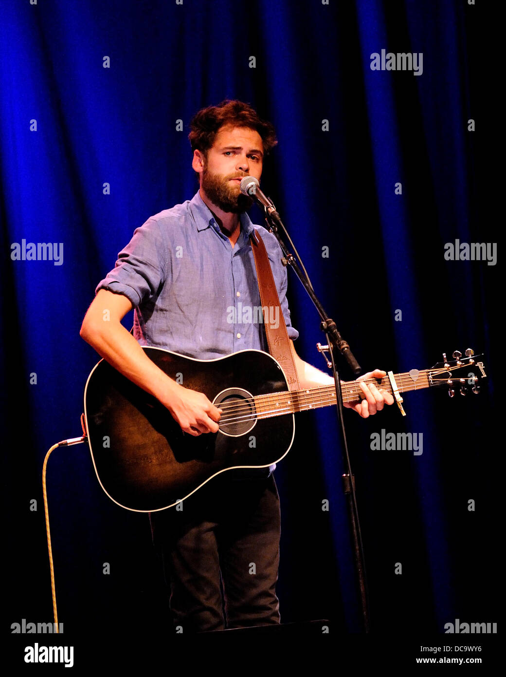 British folk rock singer songwriter hi-res stock photography and images ...