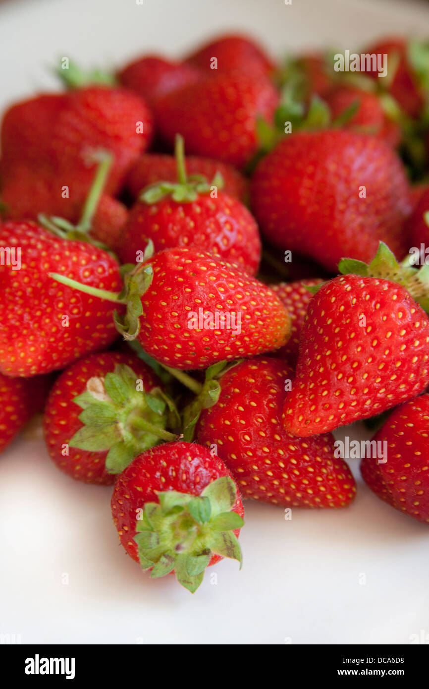 Strawberries with stems hi-res stock photography and images - Alamy