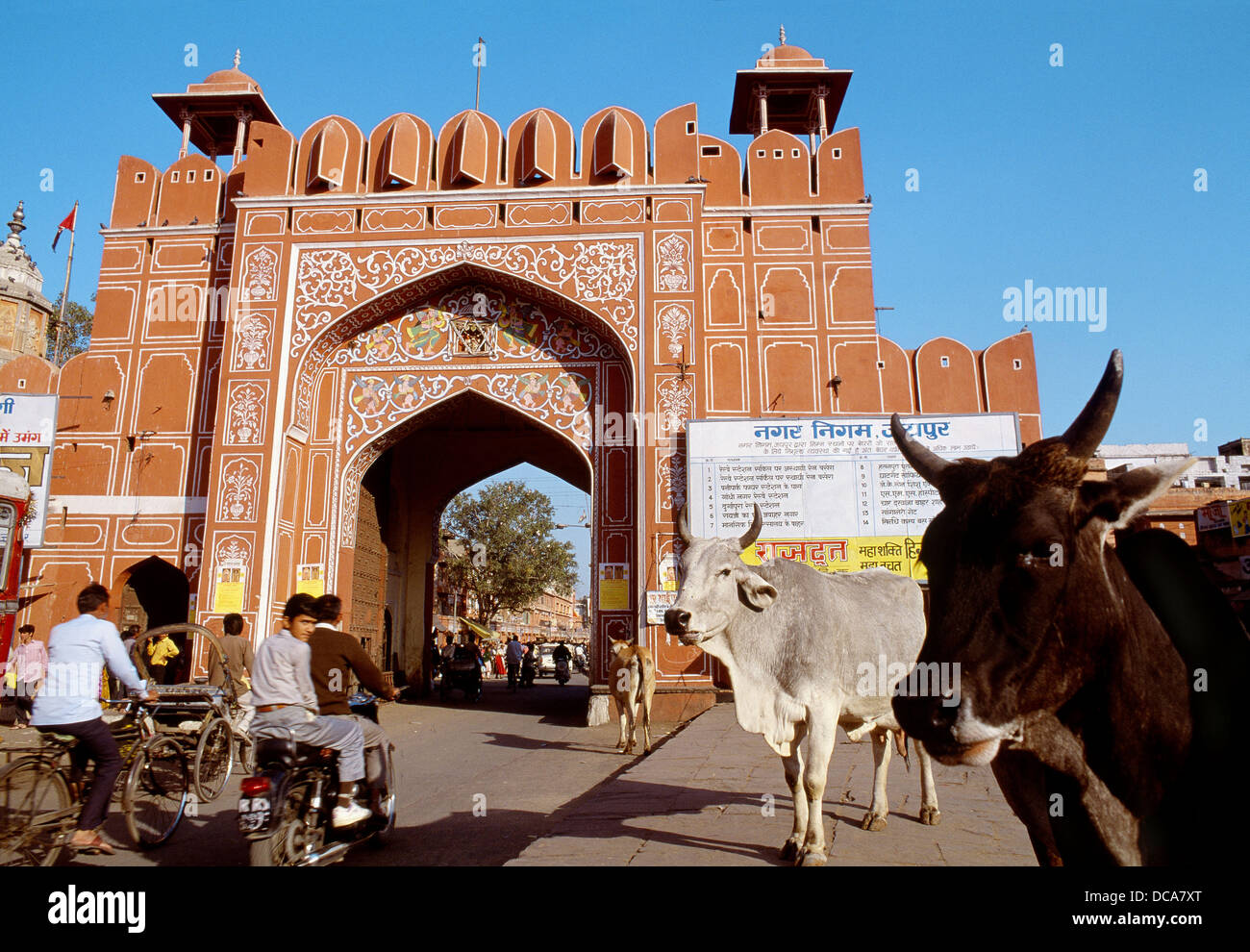 Walled city gate hi-res stock photography and images - Alamy