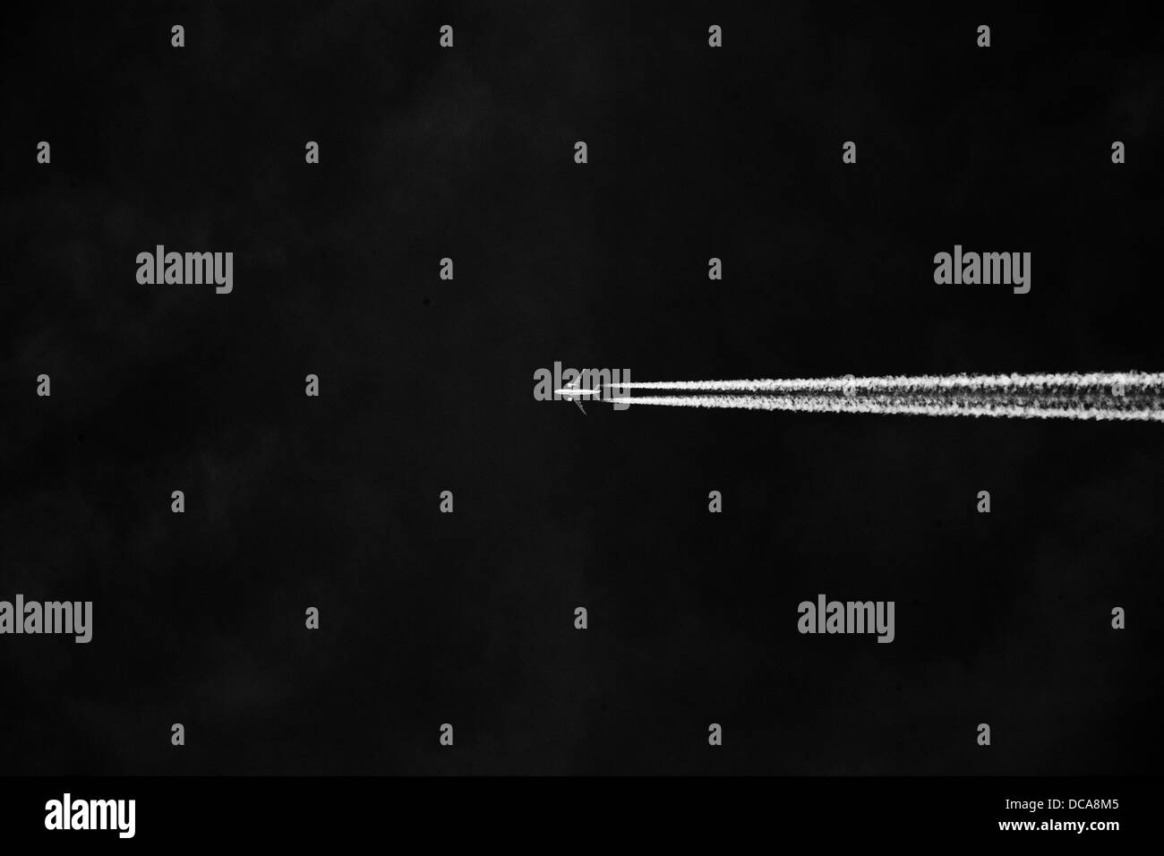 Plane Flight Path Stock Photo - Alamy