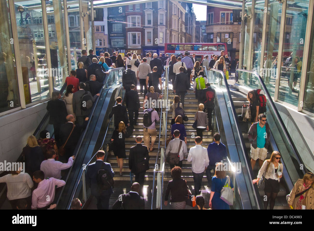 Commuters liverpool street station in hi-res stock photography and ...