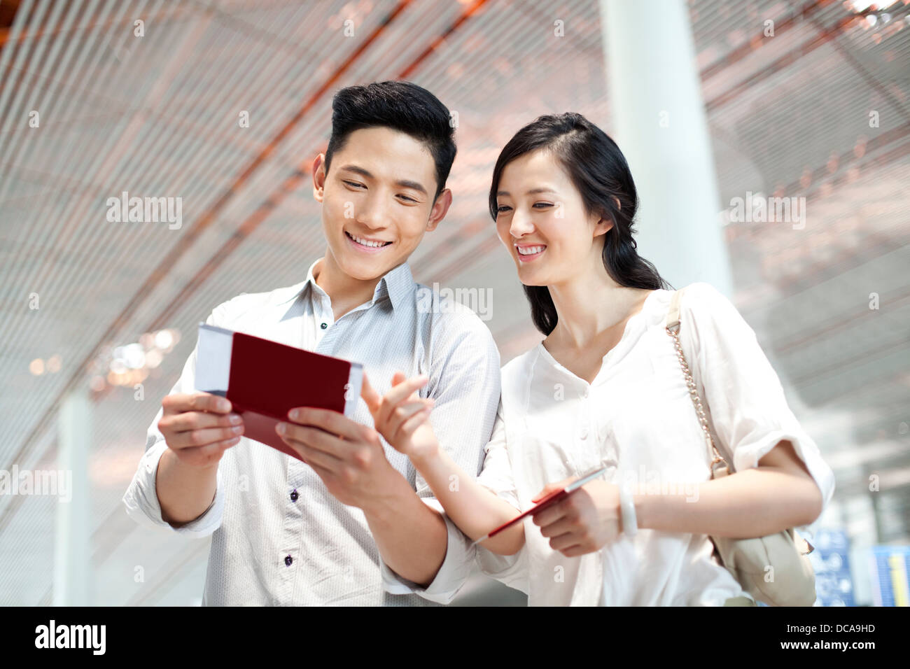 Couple looking for tickets passport hi-res stock photography and images ...
