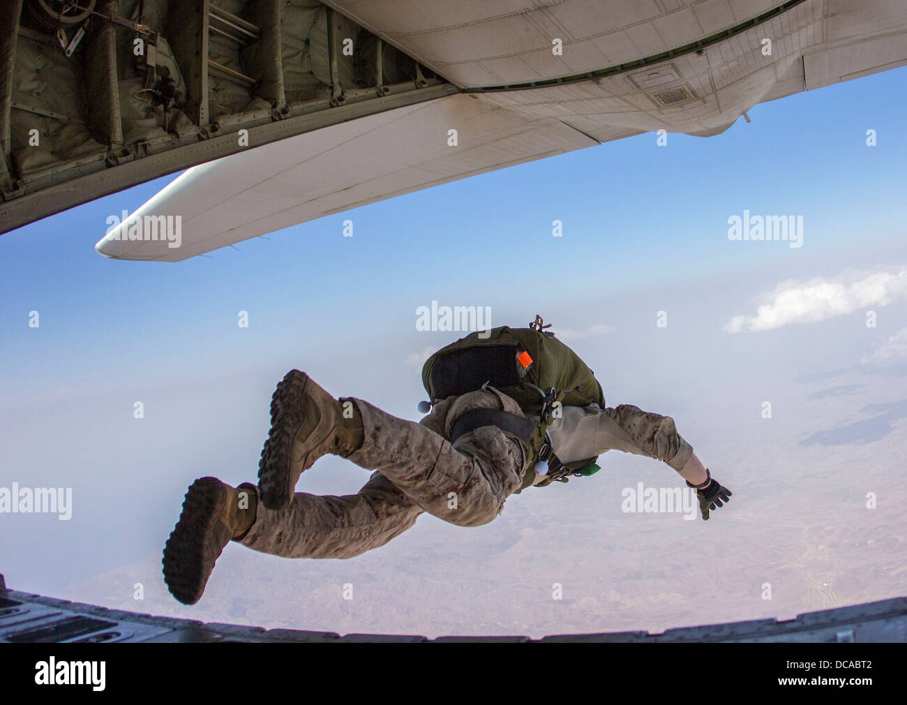 Parachute training hi-res stock photography and images - Alamy