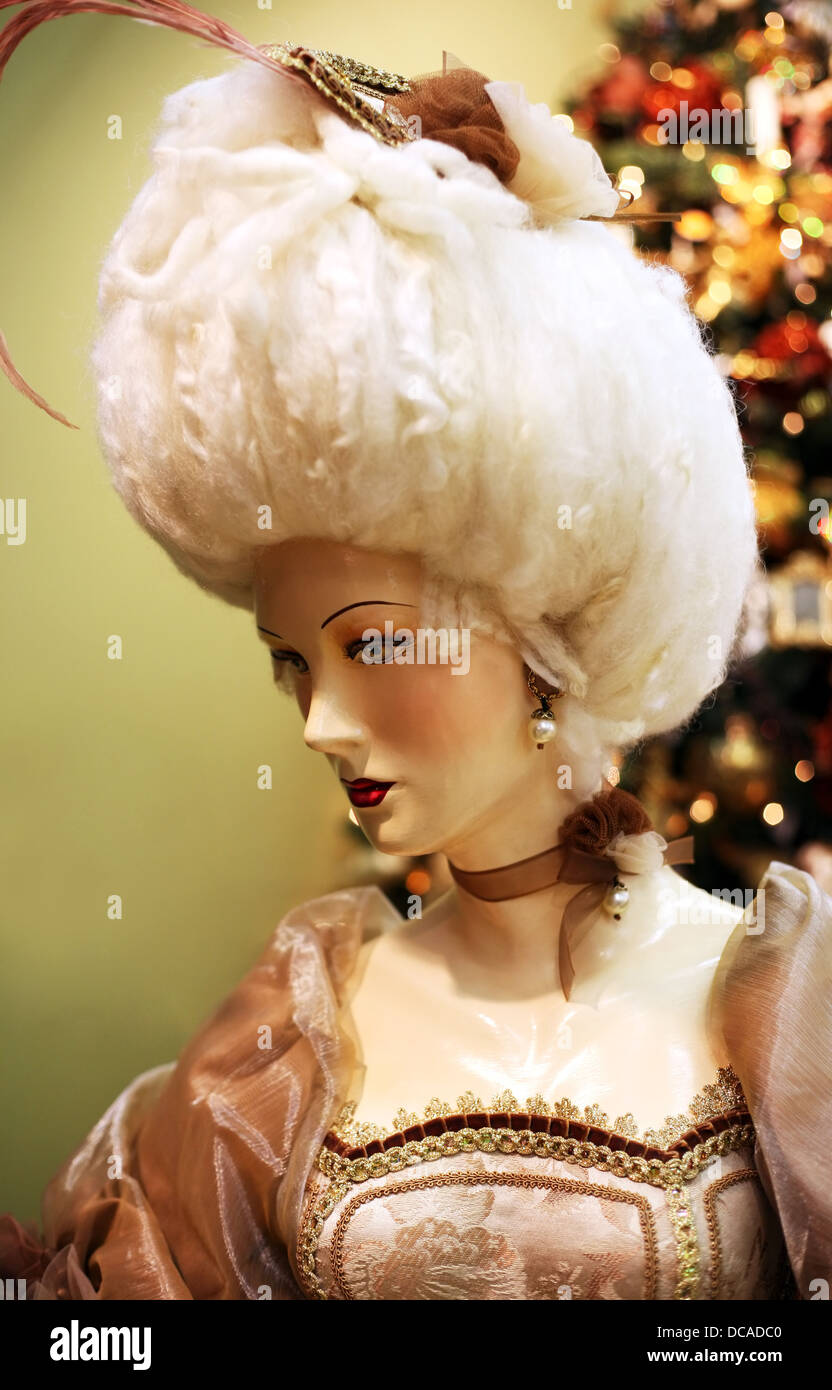 Doll performer hi-res stock photography and images - Alamy