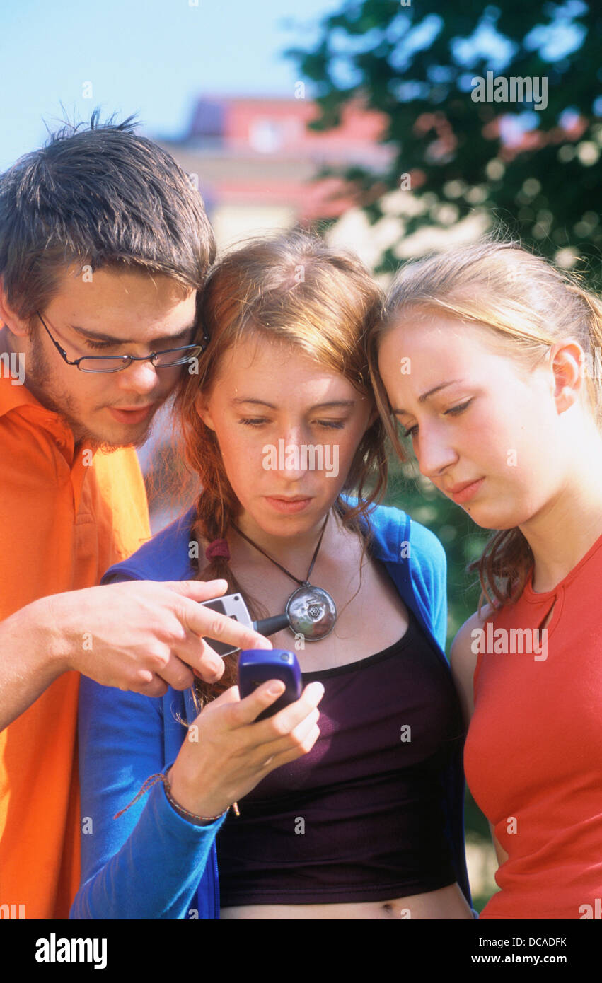 Teenagers with cell phones Stock Photo - Alamy