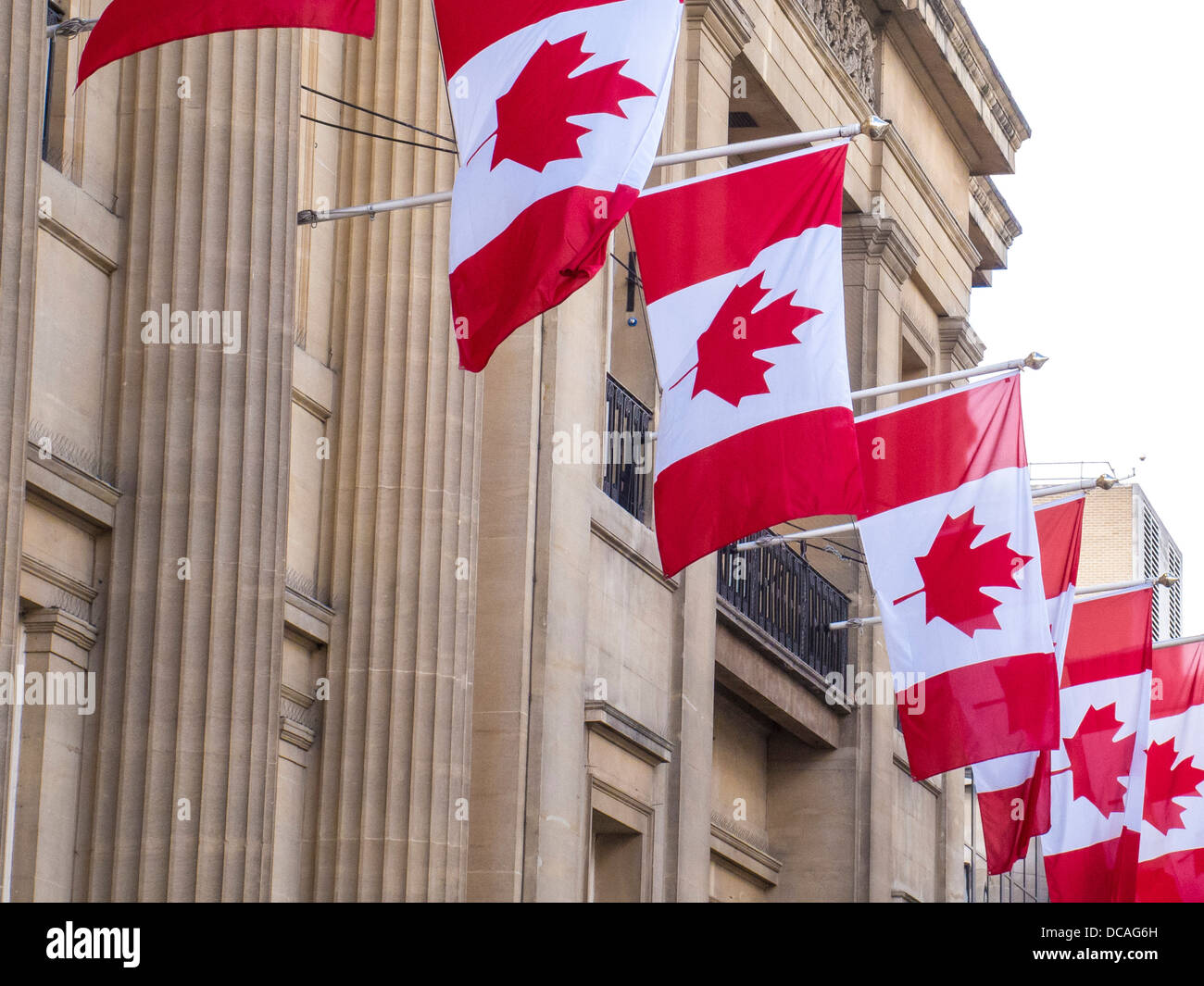 Canadian flag trafalgar square hi-res stock photography and images - Alamy