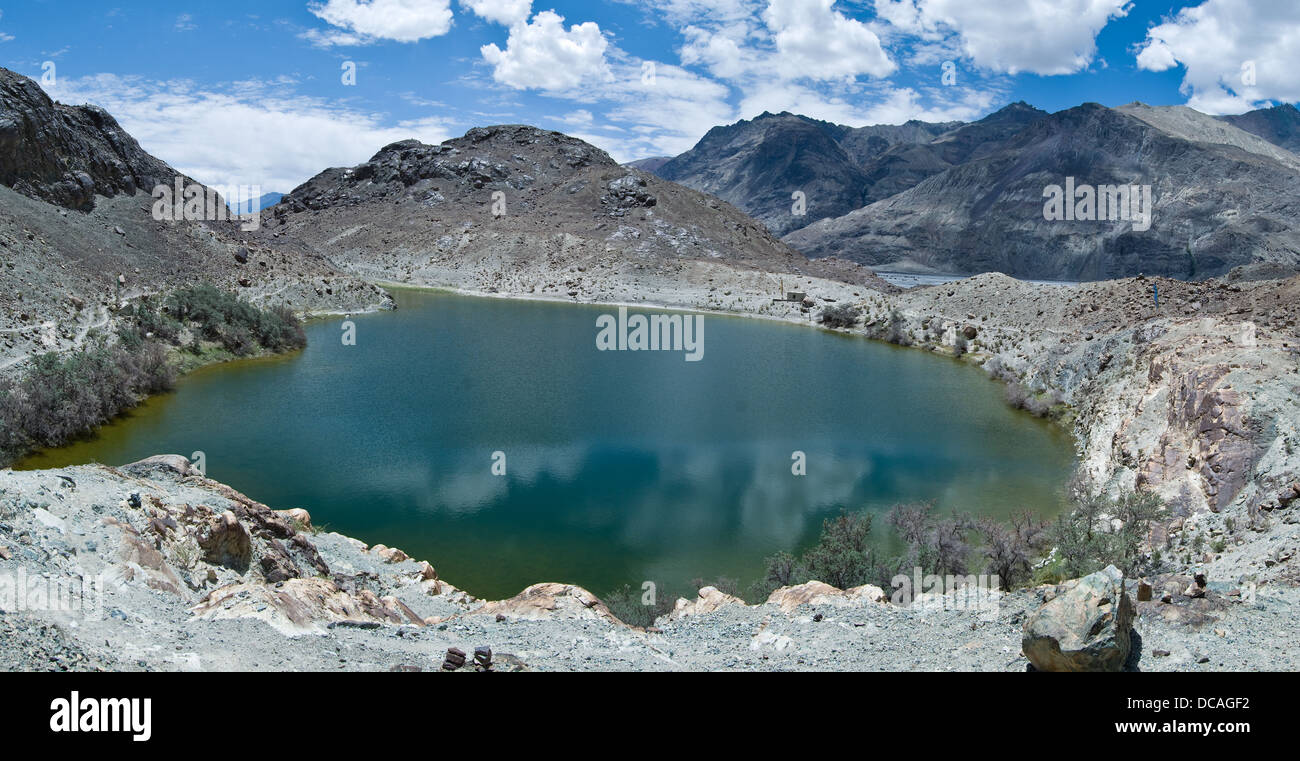 Hiding Behind Rocks High Resolution Stock Photography and Images - Alamy