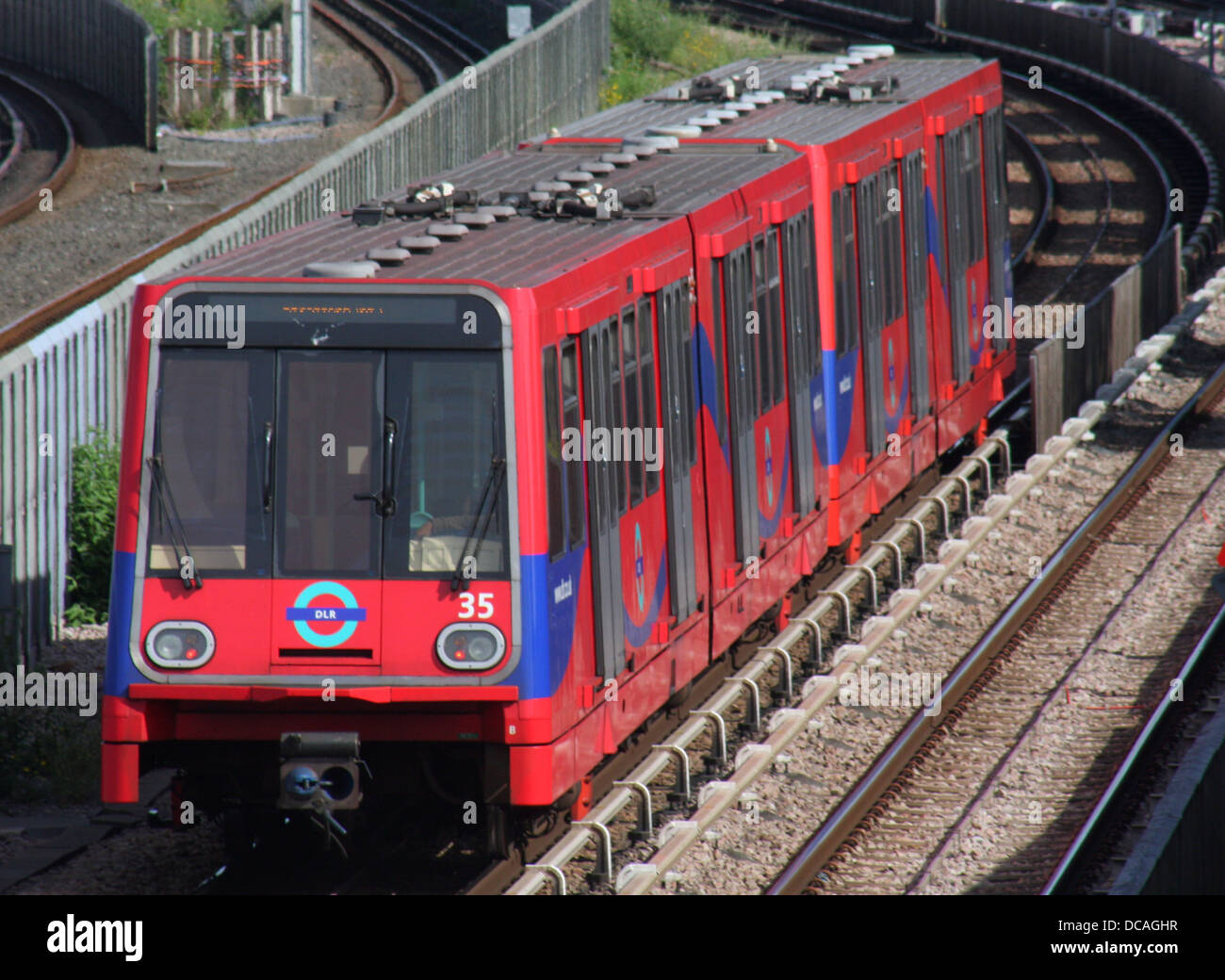 Overground railway in london hi-res stock photography and images - Alamy