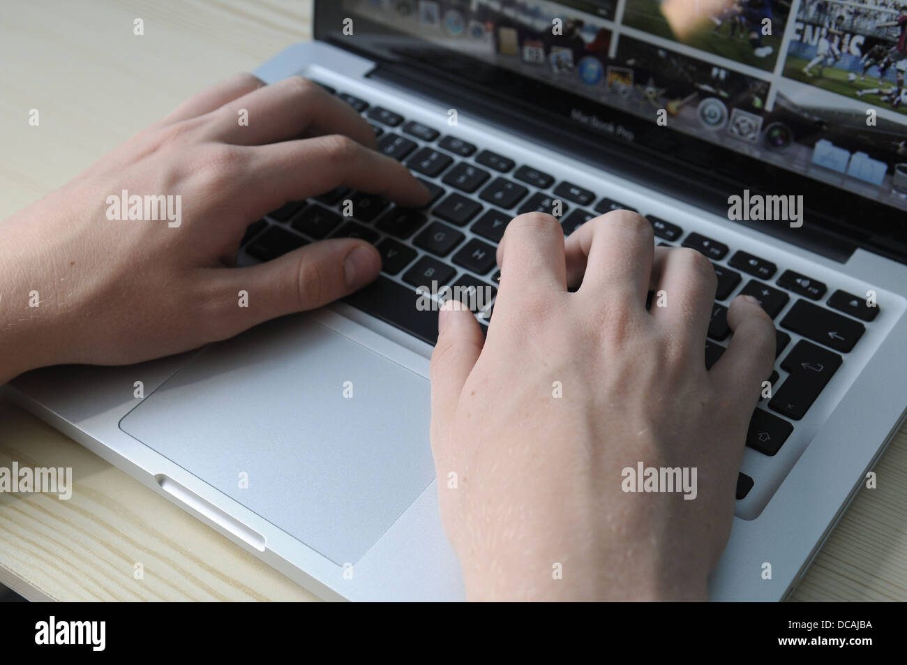 Typing fingers hi-res stock photography and images - Alamy