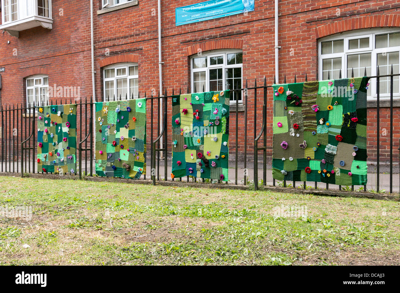 Yarn bombing knitted artwork hi-res stock photography and images - Alamy