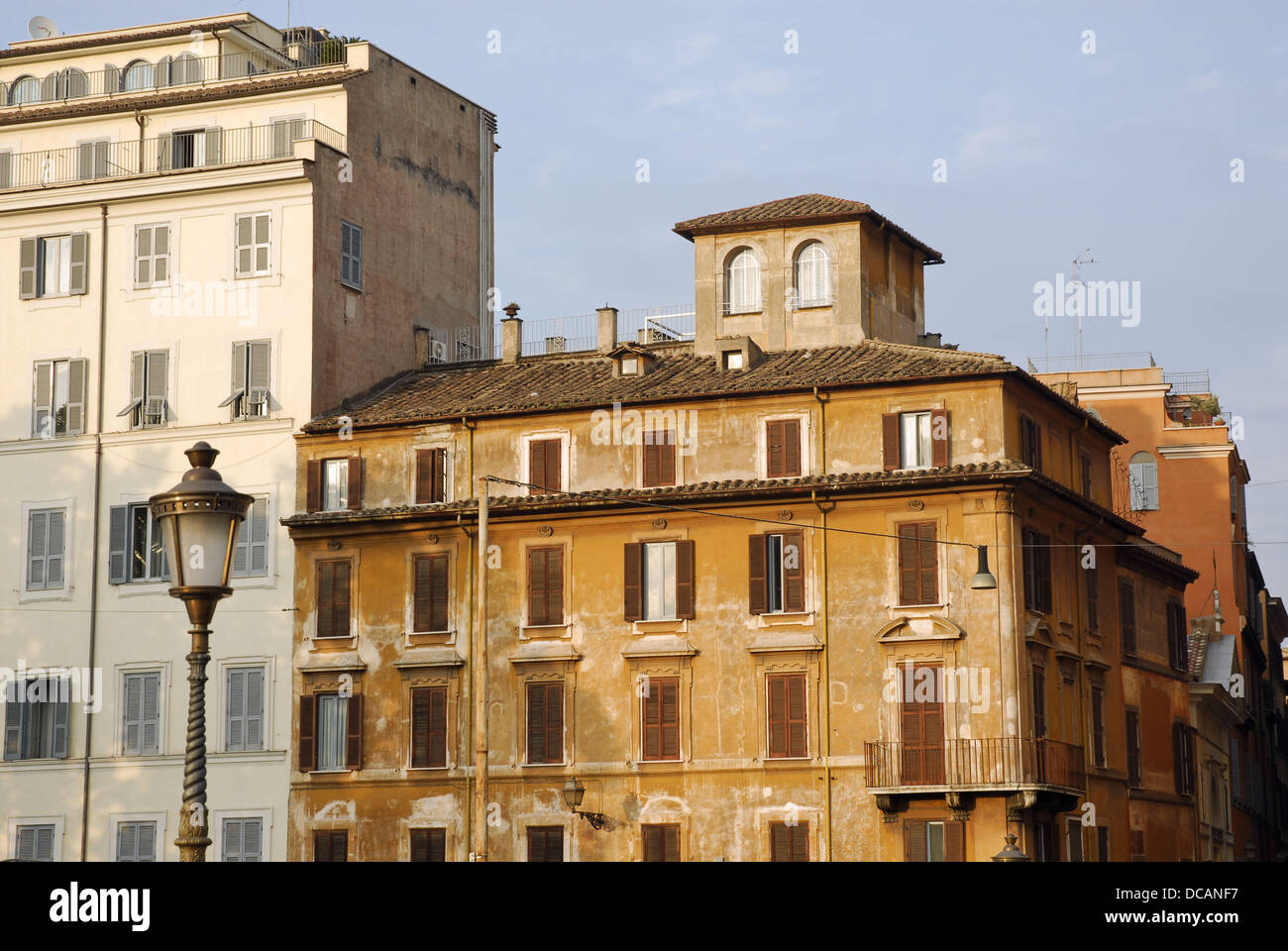 Buildings rome hi-res stock photography and images - Alamy