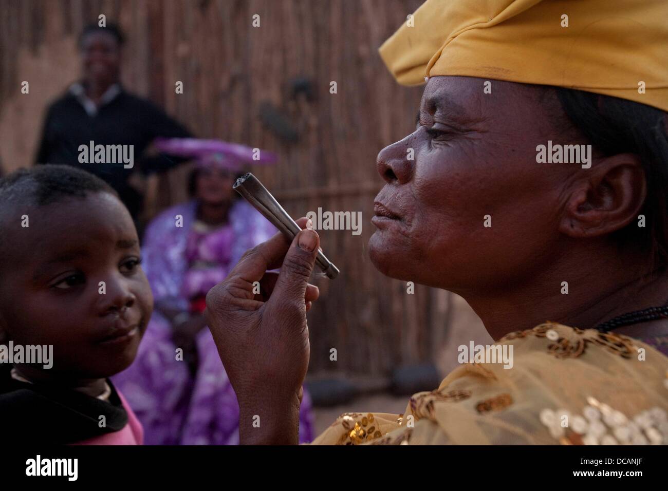 Herero kleider hi-res stock photography and images - Alamy