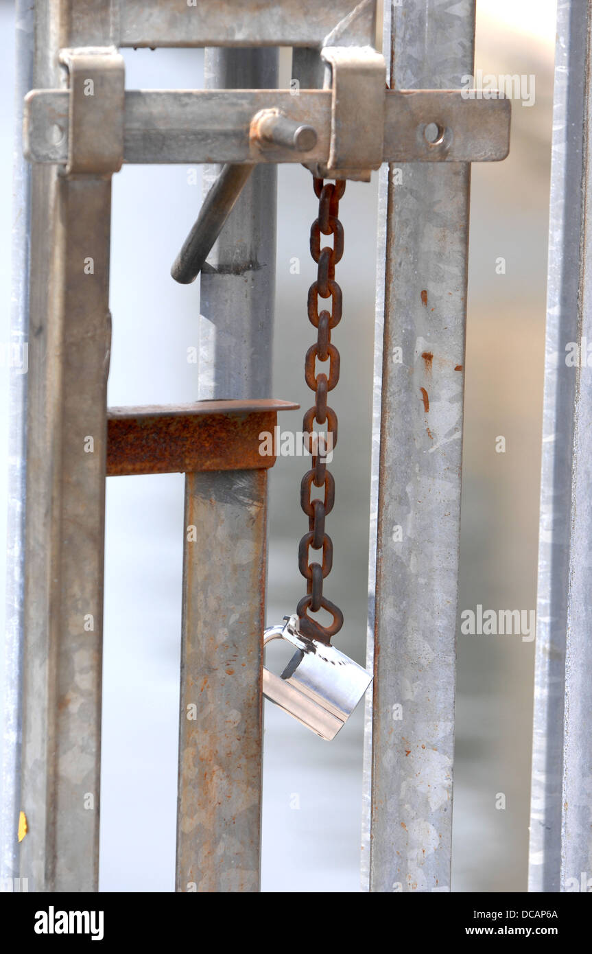 Pad lock hi-res stock photography and images - Alamy