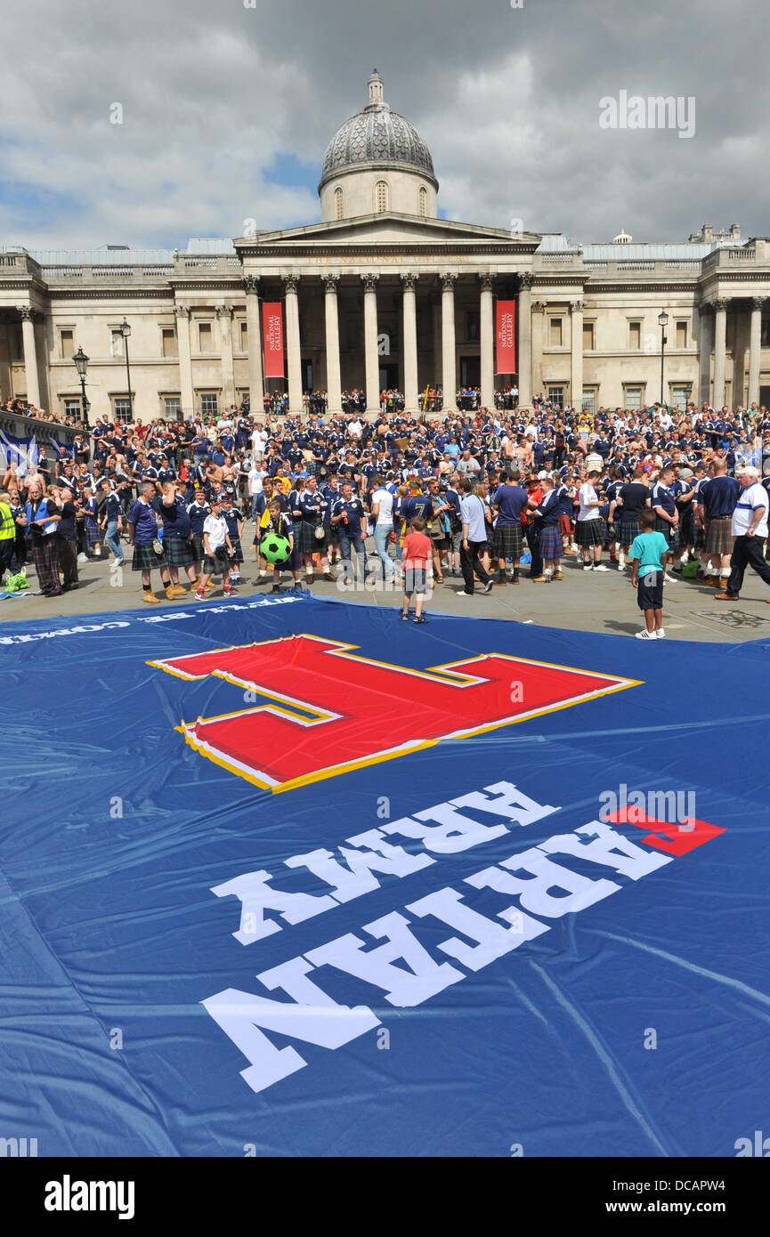 Trafalgar Square, London, UK. 14th August 2013. A giant tartan army ...