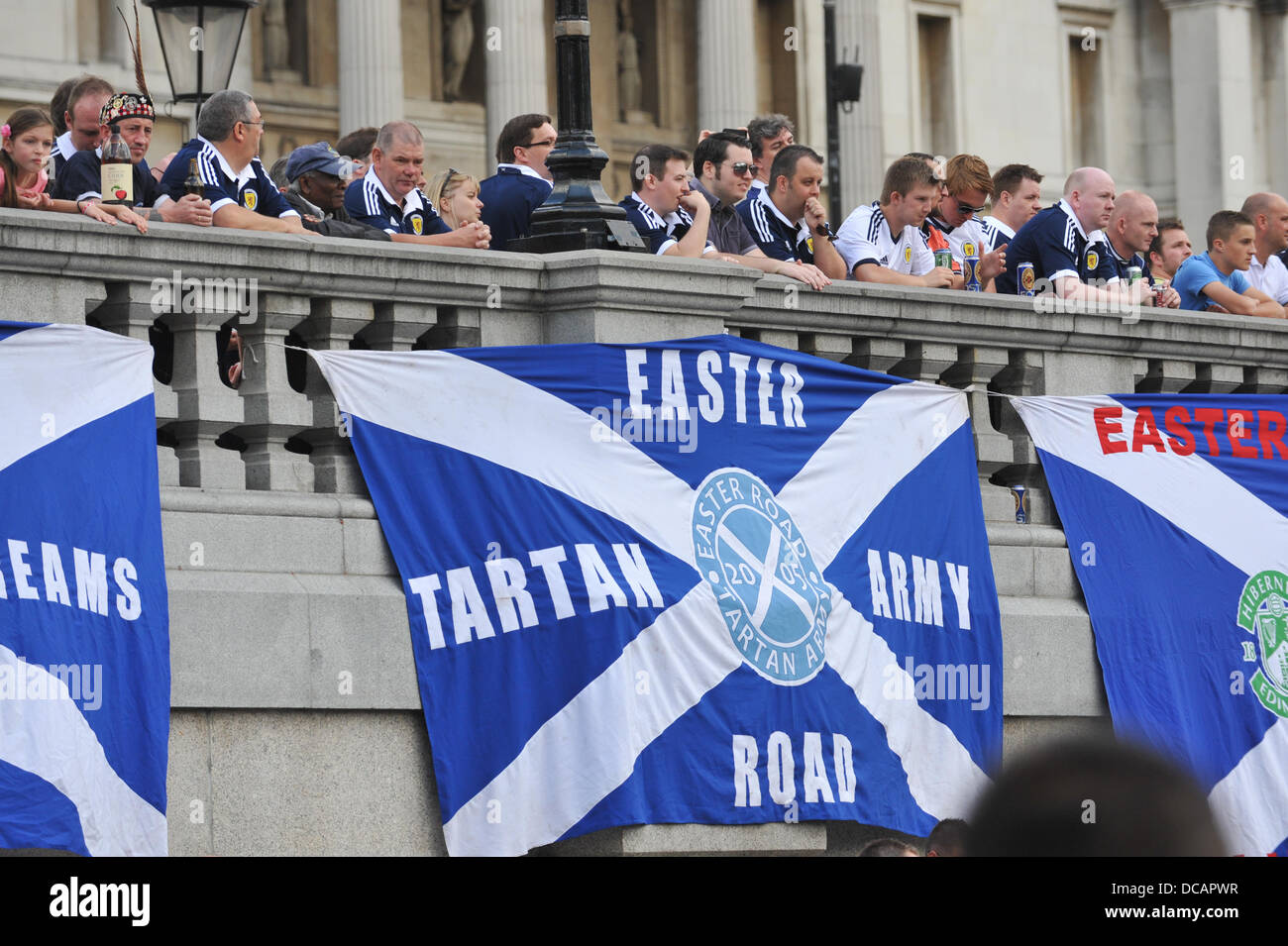 Singing football supporters hi-res stock photography and images - Alamy