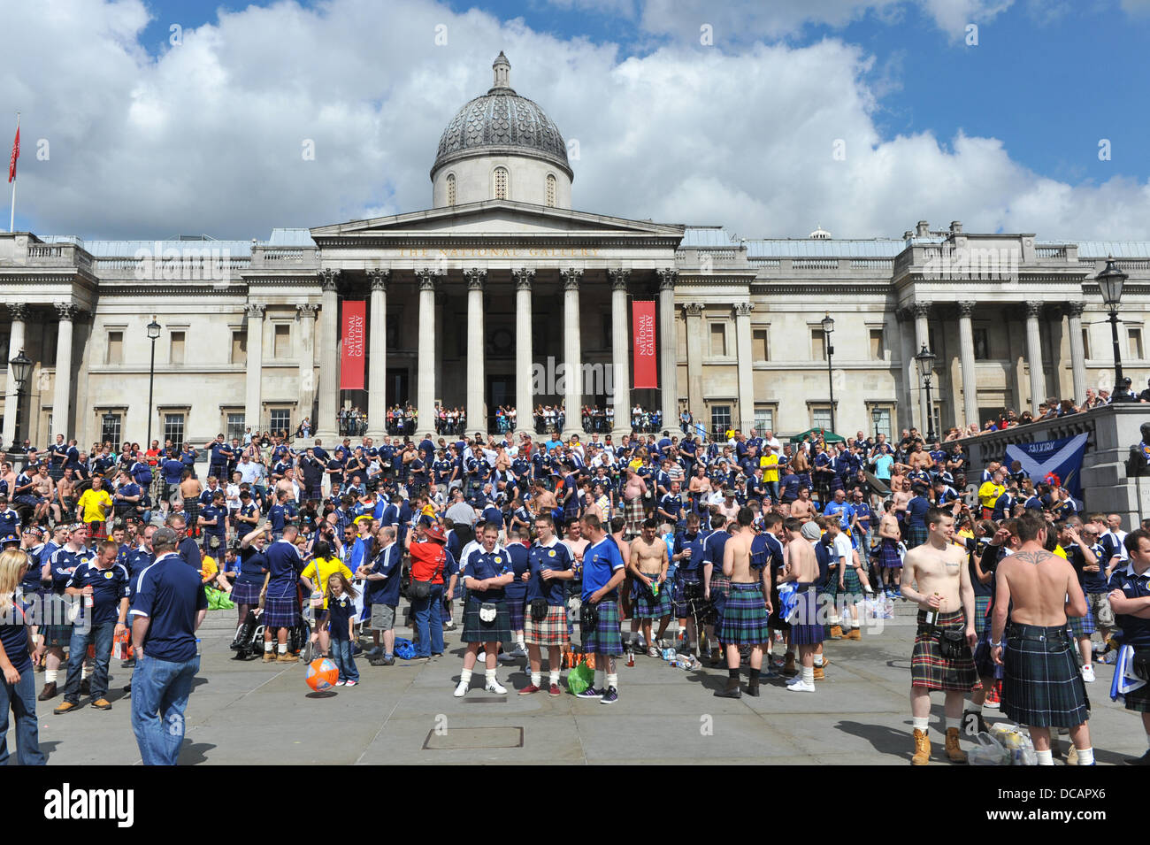 Trafalgar Square, London, UK. 14th August 2013. A tartan army fills ...