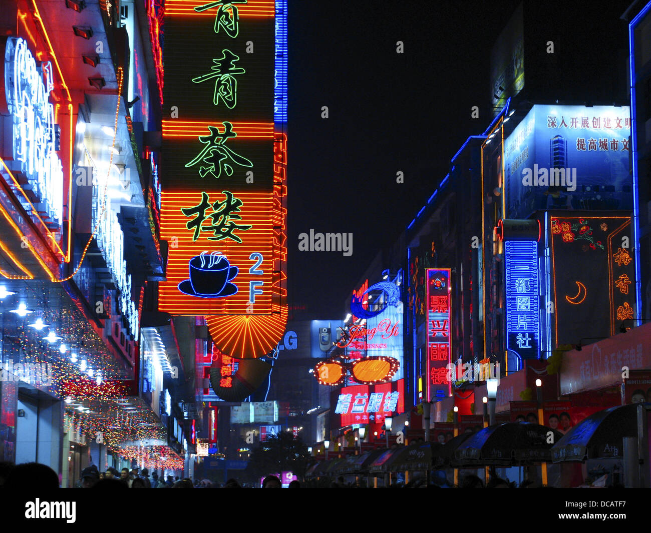 Neon lights chengdu hi-res stock photography and images - Alamy