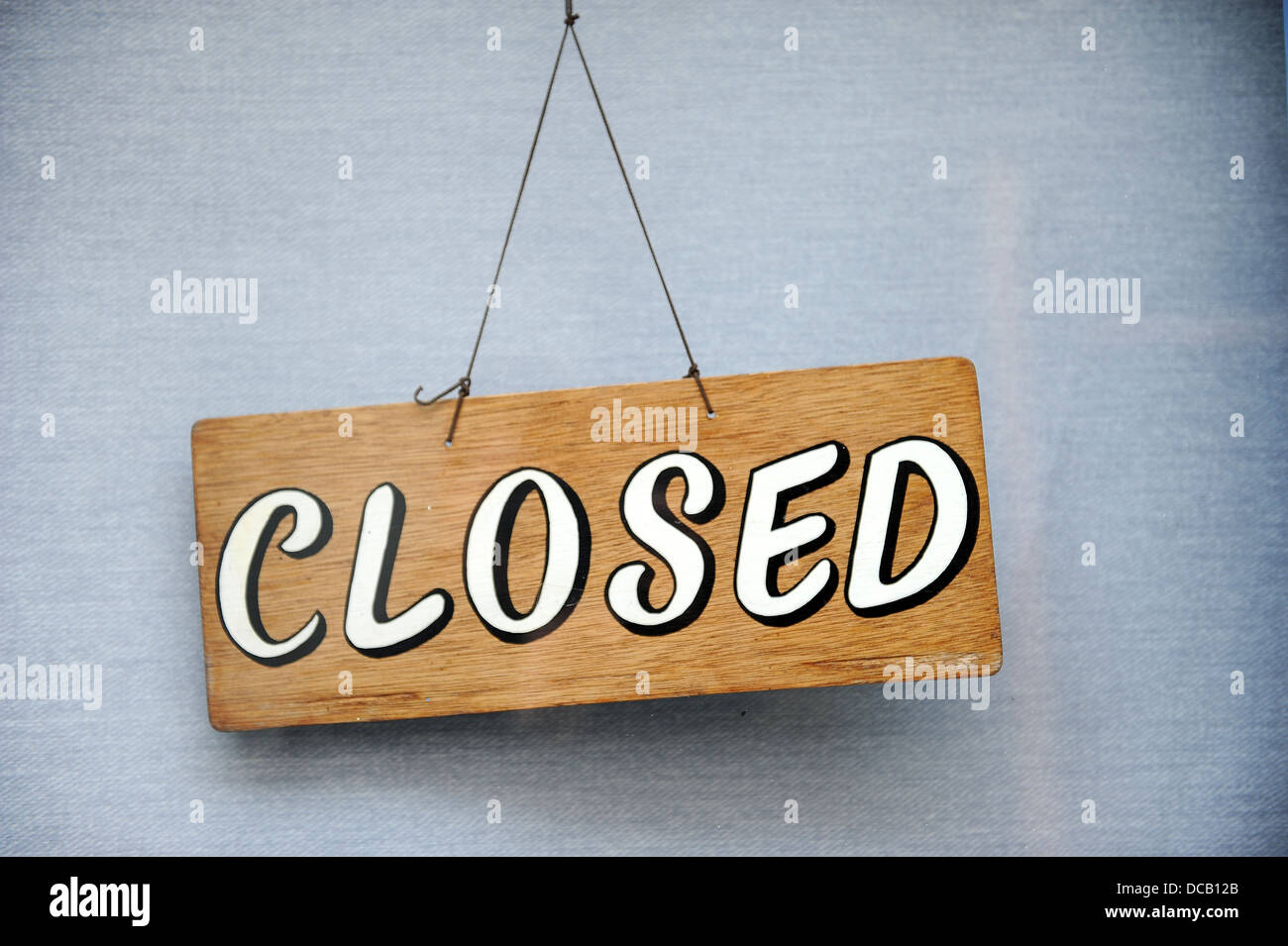 A shop closed sign Stock Photo - Alamy