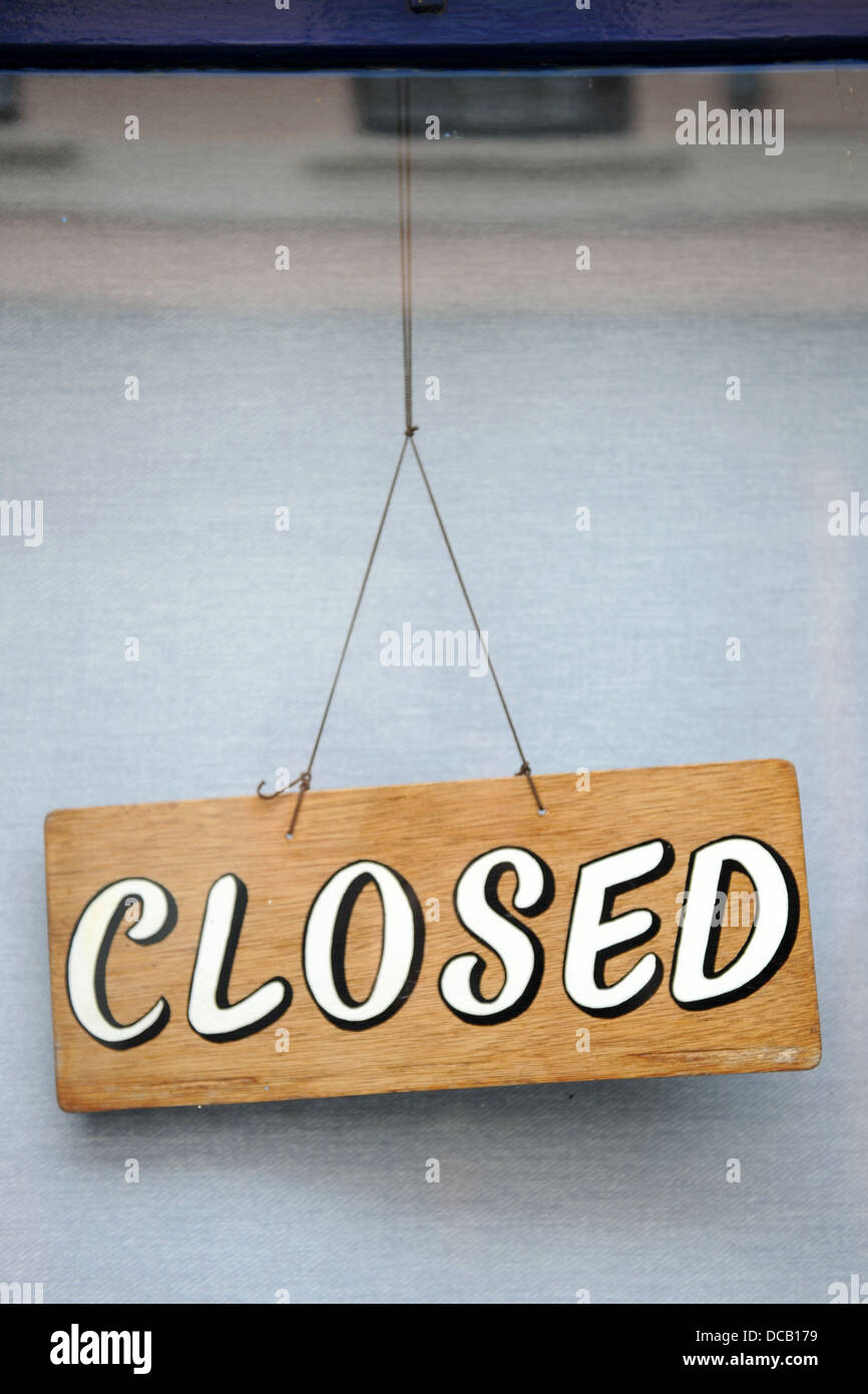 A shop closed sign Stock Photo - Alamy