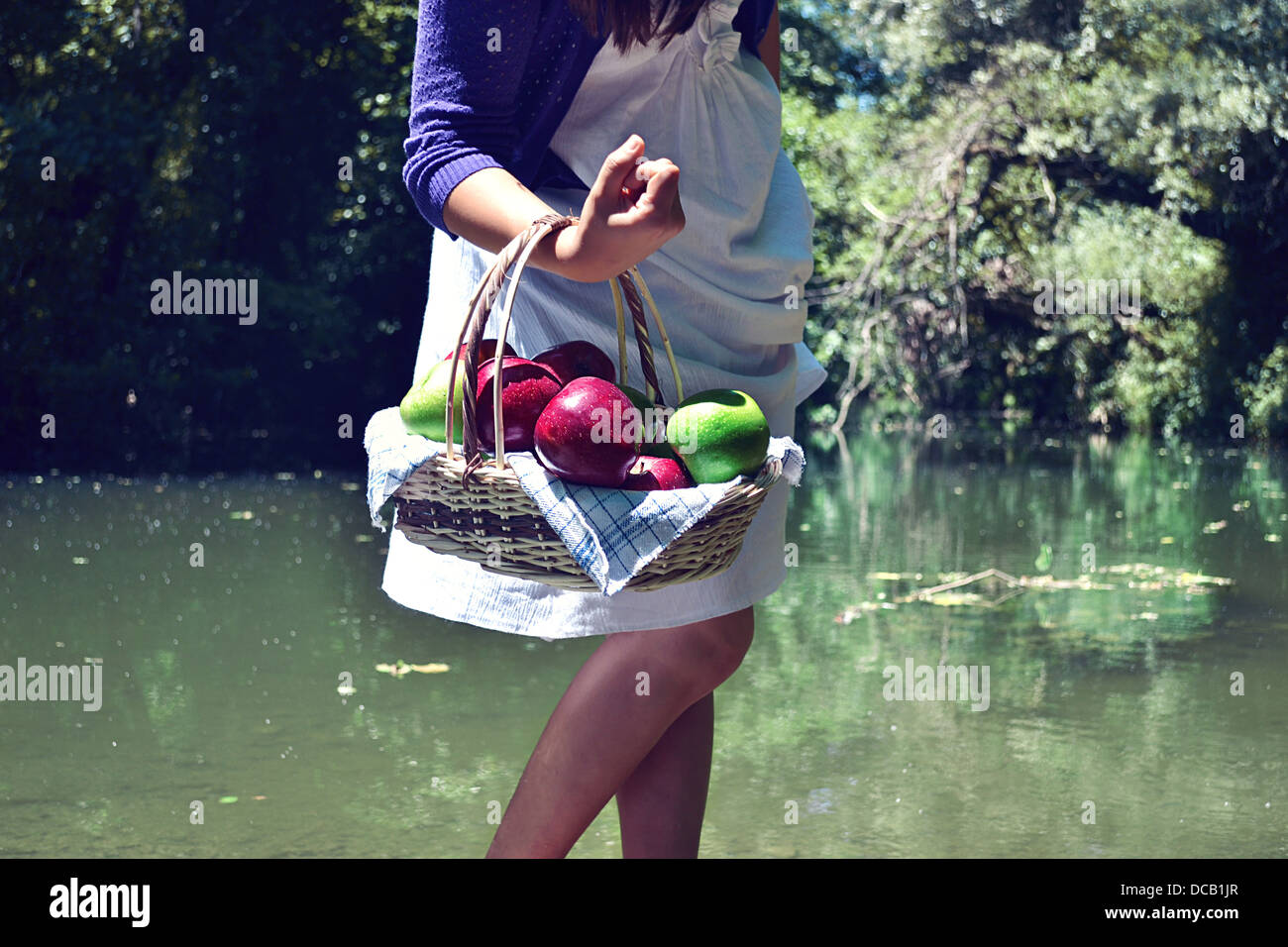 Apple vertical hi-res stock photography and images - Alamy