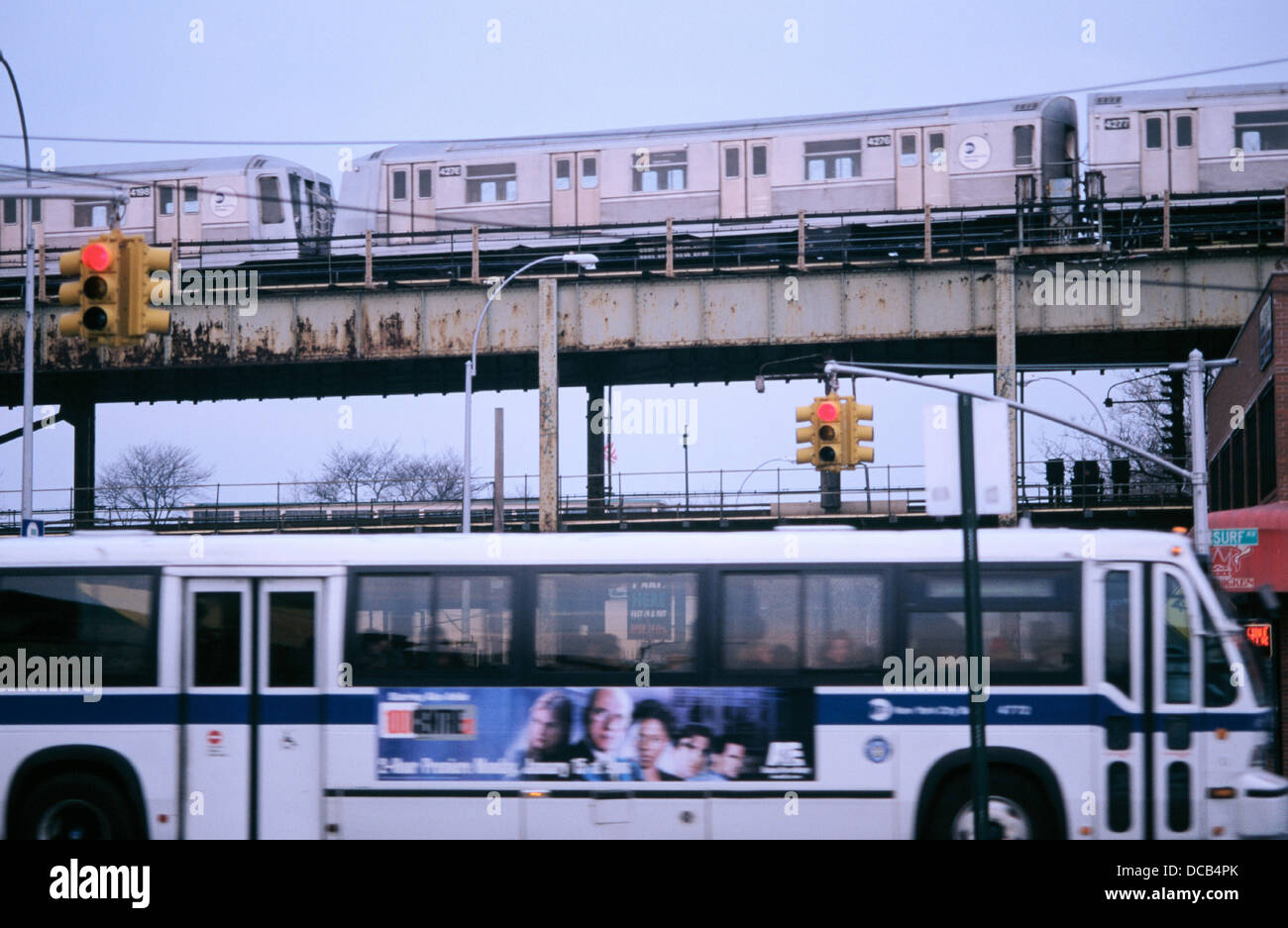 Moving buss hi-res stock photography and images - Alamy