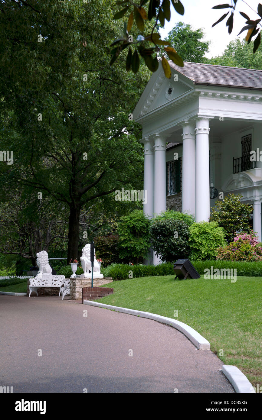 Elvis presley graceland mansion hi-res stock photography and images - Alamy
