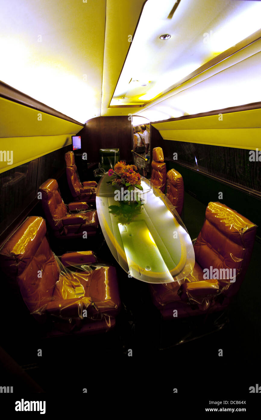 Lisa marie presley priscilla hi-res stock photography and images - Alamy