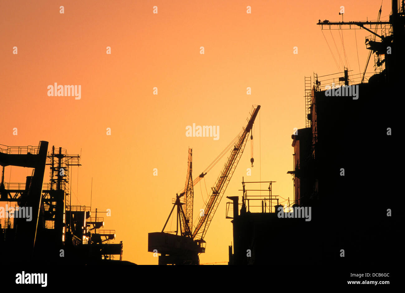Ships in dry dock hi-res stock photography and images - Alamy