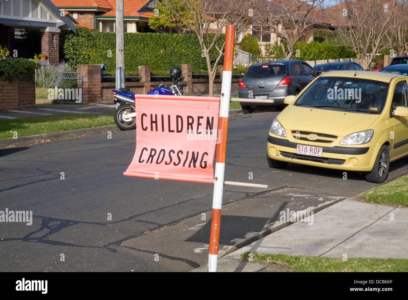Children crossing road sign hi-res stock photography and images - Alamy