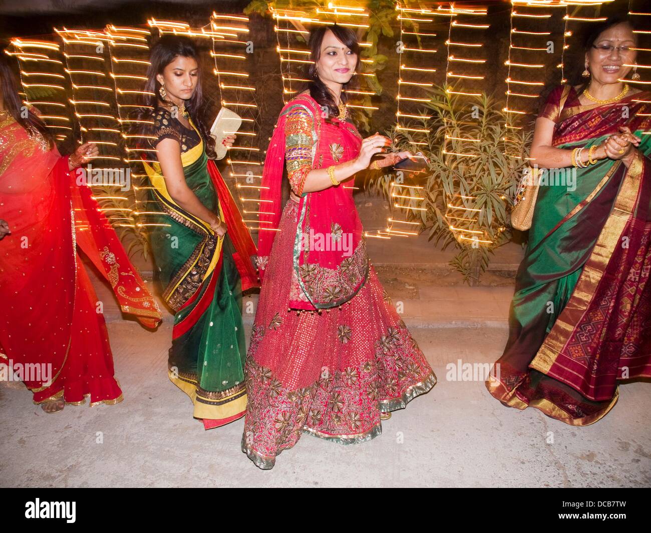 Communal dancing for a wedding in Ahmedabad, Gujarat, India Stock Photo ...