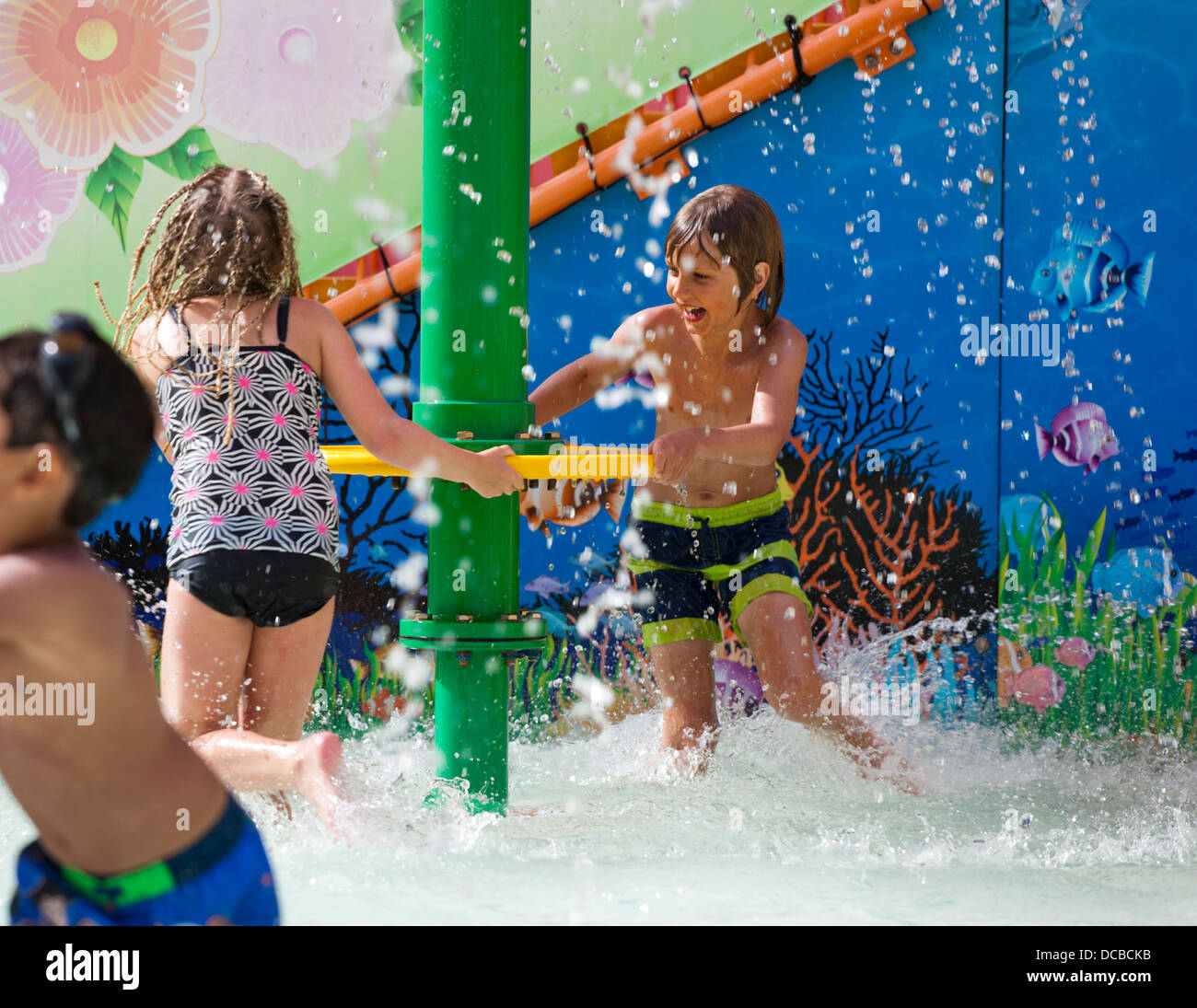 Kids having fun in pool hi-res stock photography and images - Alamy