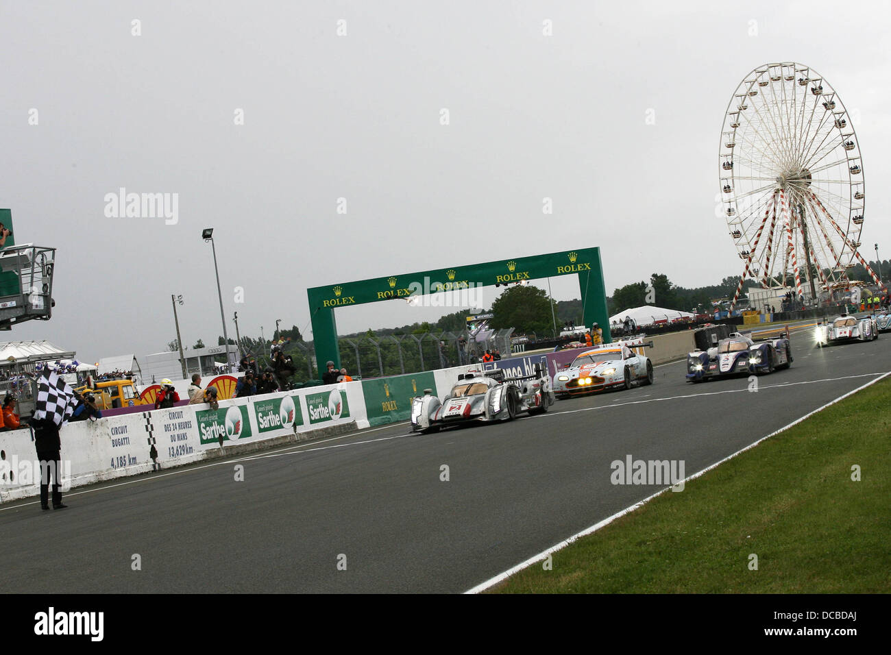Audi cross the finish line to win the 2013 Le Mans 24 Hours Stock Photo ...