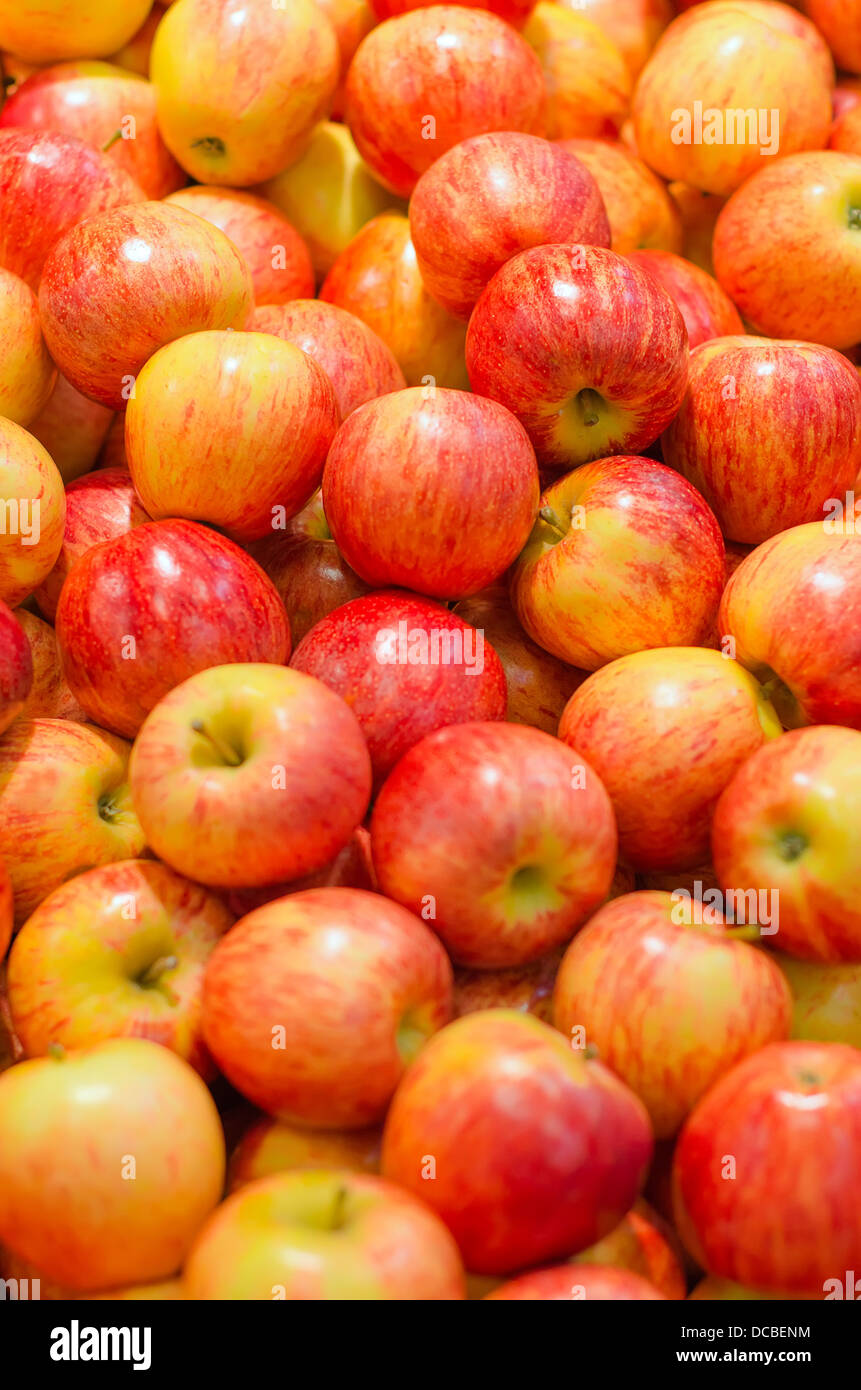 Lots of bright apples in supermarket Stock Photo - Alamy