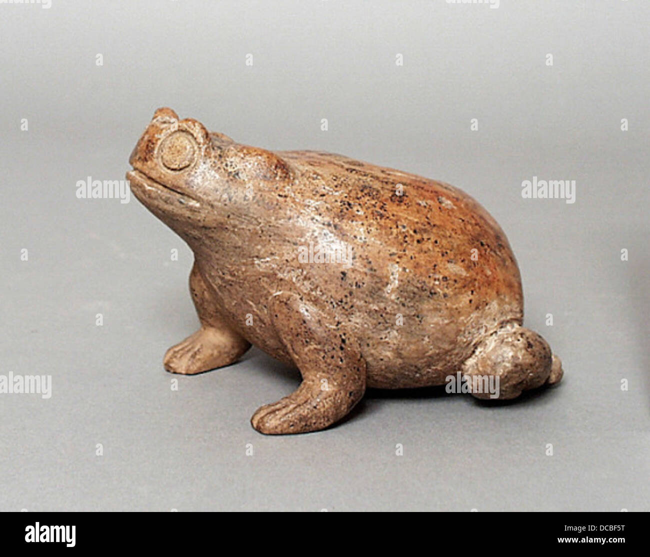Bronze sculptures of frog hi-res stock photography and images - Alamy