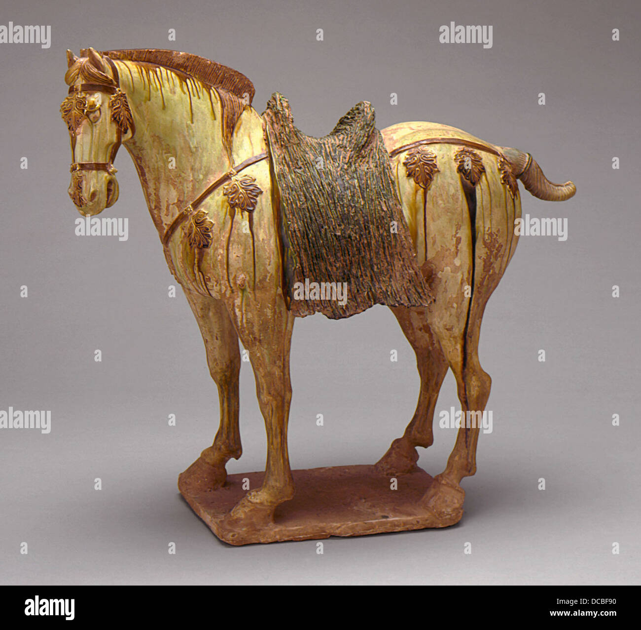 Ivory horse sculpture hi-res stock photography and images - Alamy