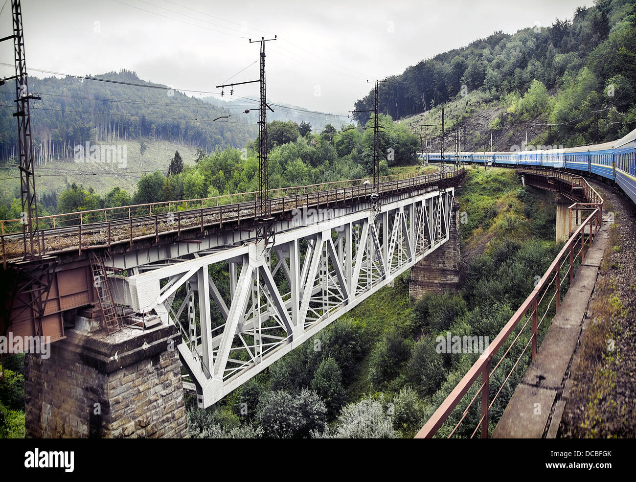 Stone railway bridge hi-res stock photography and images - Alamy
