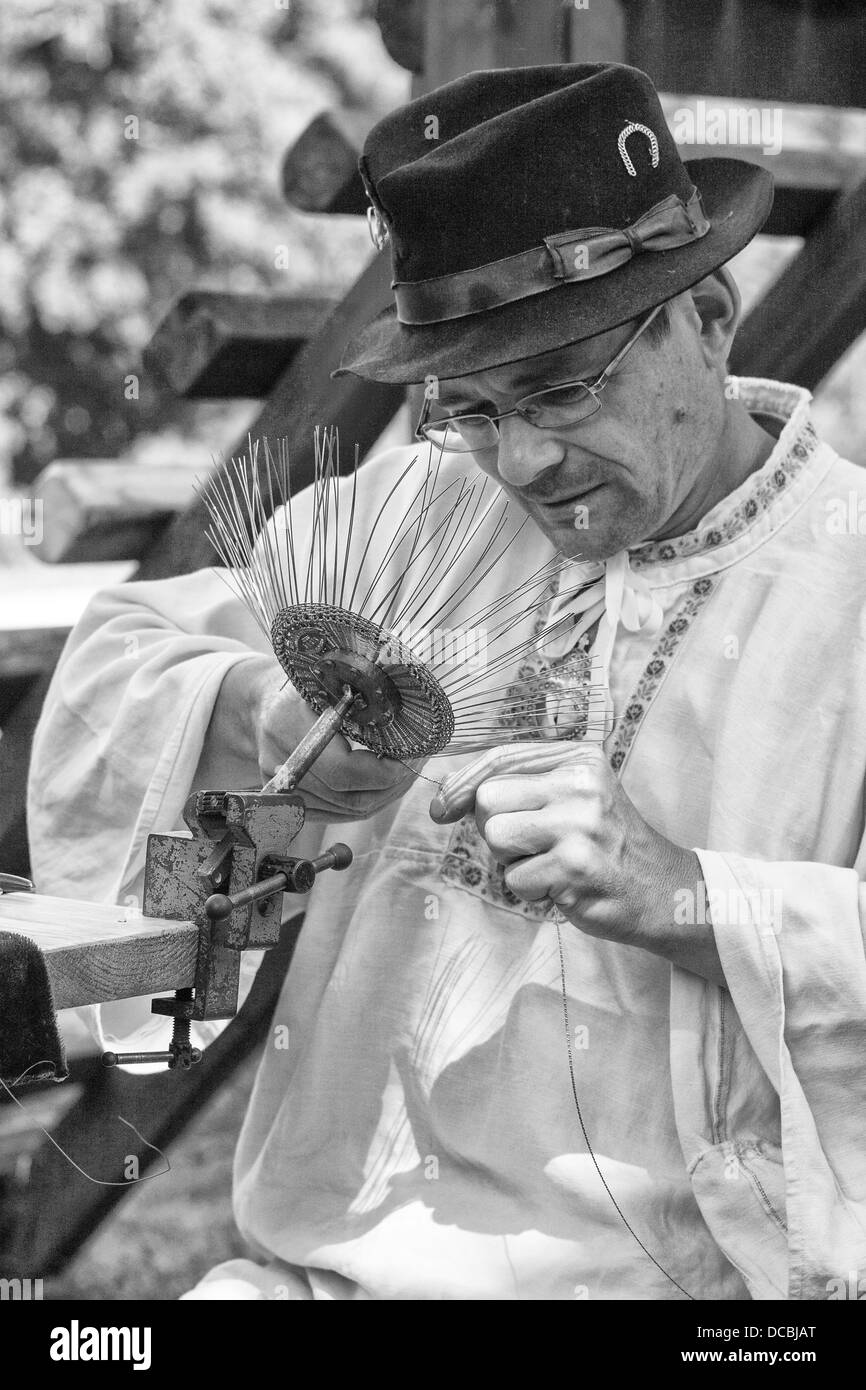Tinker at work making bowl from wire Stock Photo - Alamy