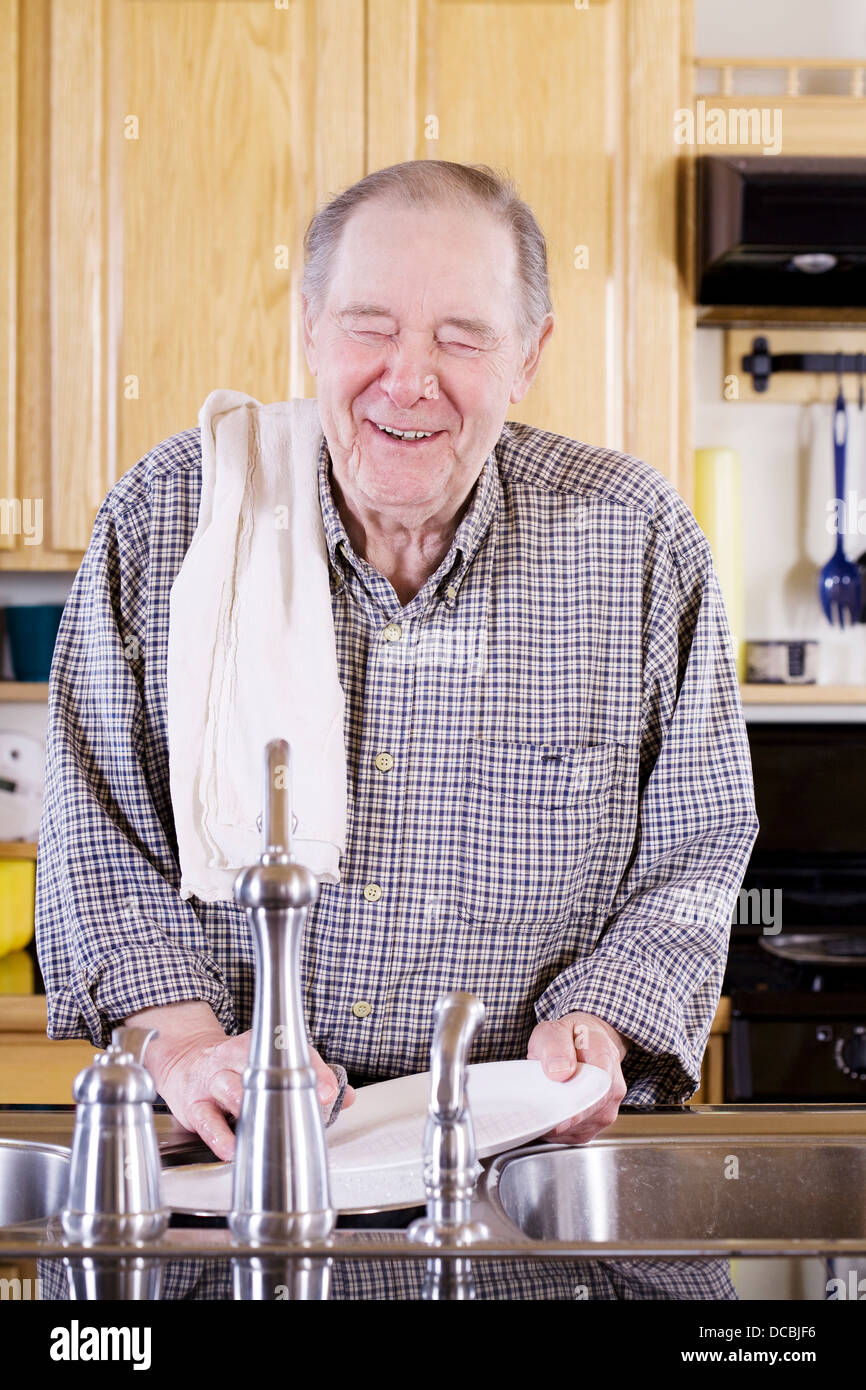 Old man sink cleaning dishes hi-res stock photography and images - Alamy