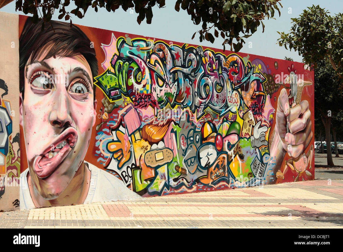 Graffiti chicken graffiti hi-res stock photography and images - Alamy