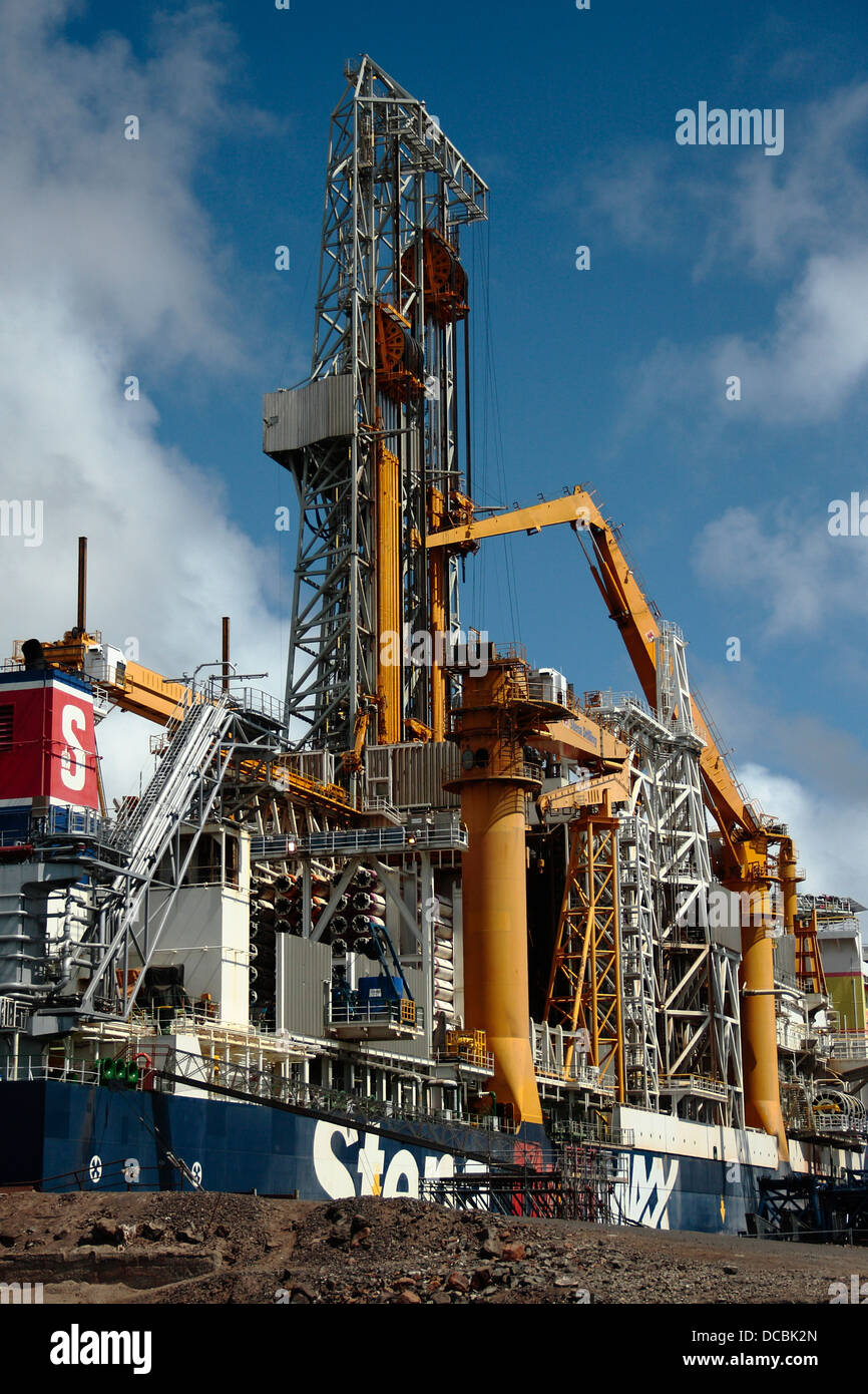 A close up of the drilling derrick on the Stena Drillmax drilling ship ...
