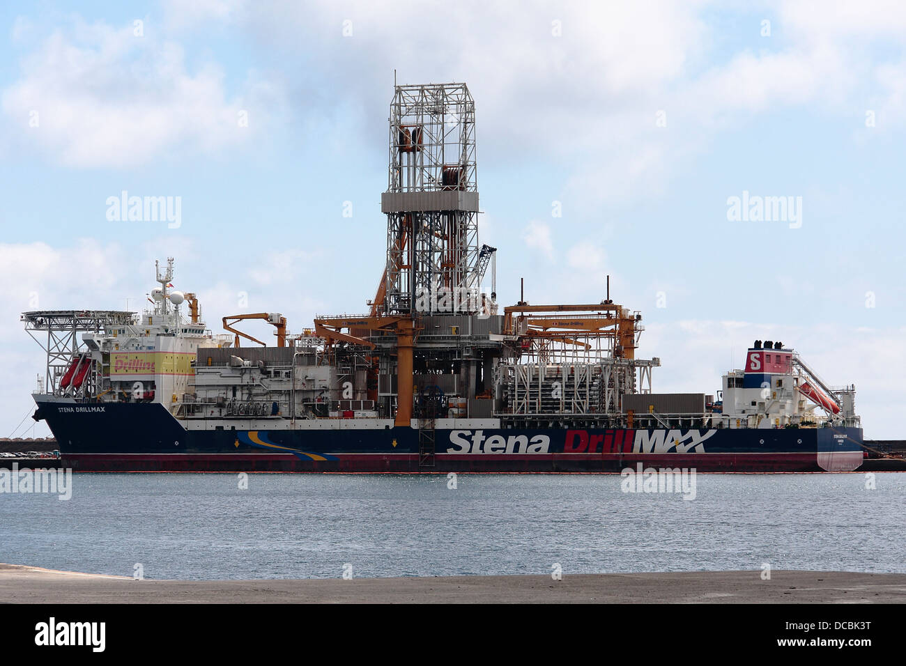 Drilling ship hi-res stock photography and images - Alamy